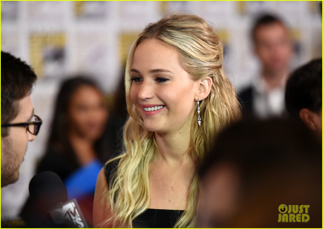Jennifer Lawrence Curses for 30 Seconds Straight for Charity!: Photo ...