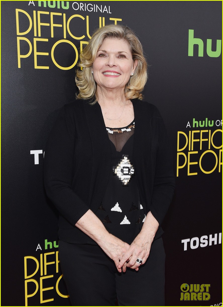 Amy Poehler Brings 'Difficult People' To New York Premiere - Watch ...