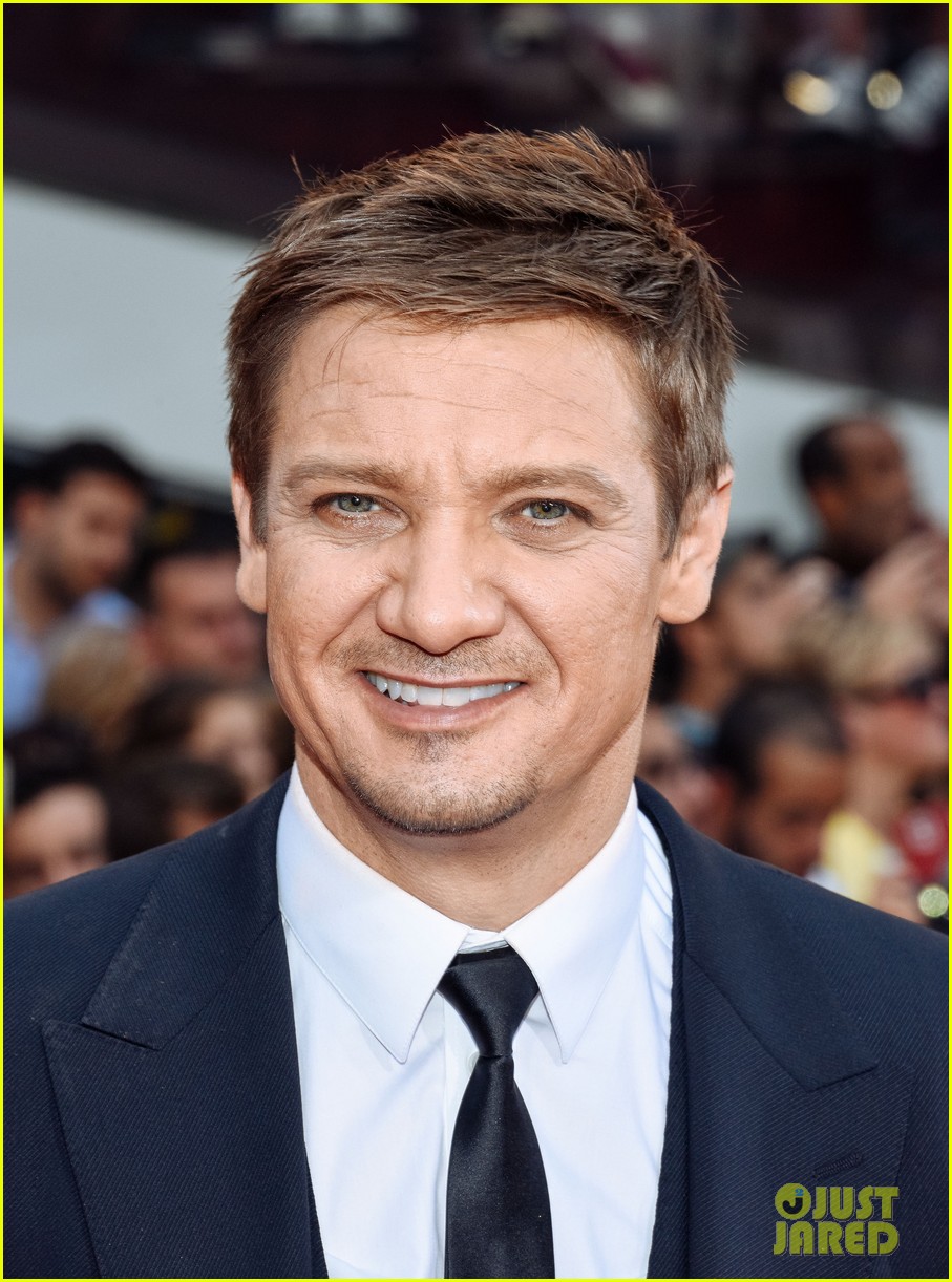 Jeremy Renner Cuddles with Daughter Ava in Adorable Photo: Photo ...