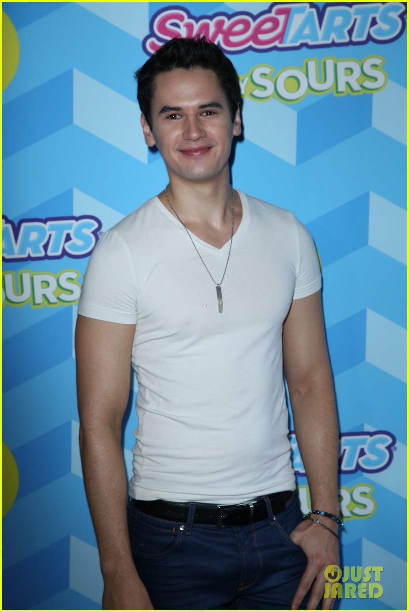 Bella Thorne & Gregg Sulkin Couple Up at Just Jared's Summer Bash ...