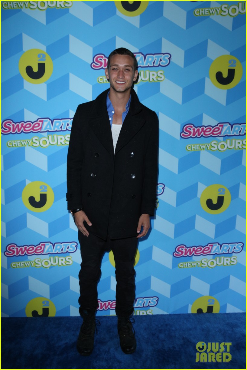 Bella Thorne & Gregg Sulkin Couple Up at Just Jared's Summer Bash ...