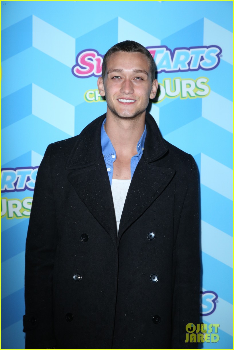 Bella Thorne & Gregg Sulkin Couple Up at Just Jared's Summer Bash ...