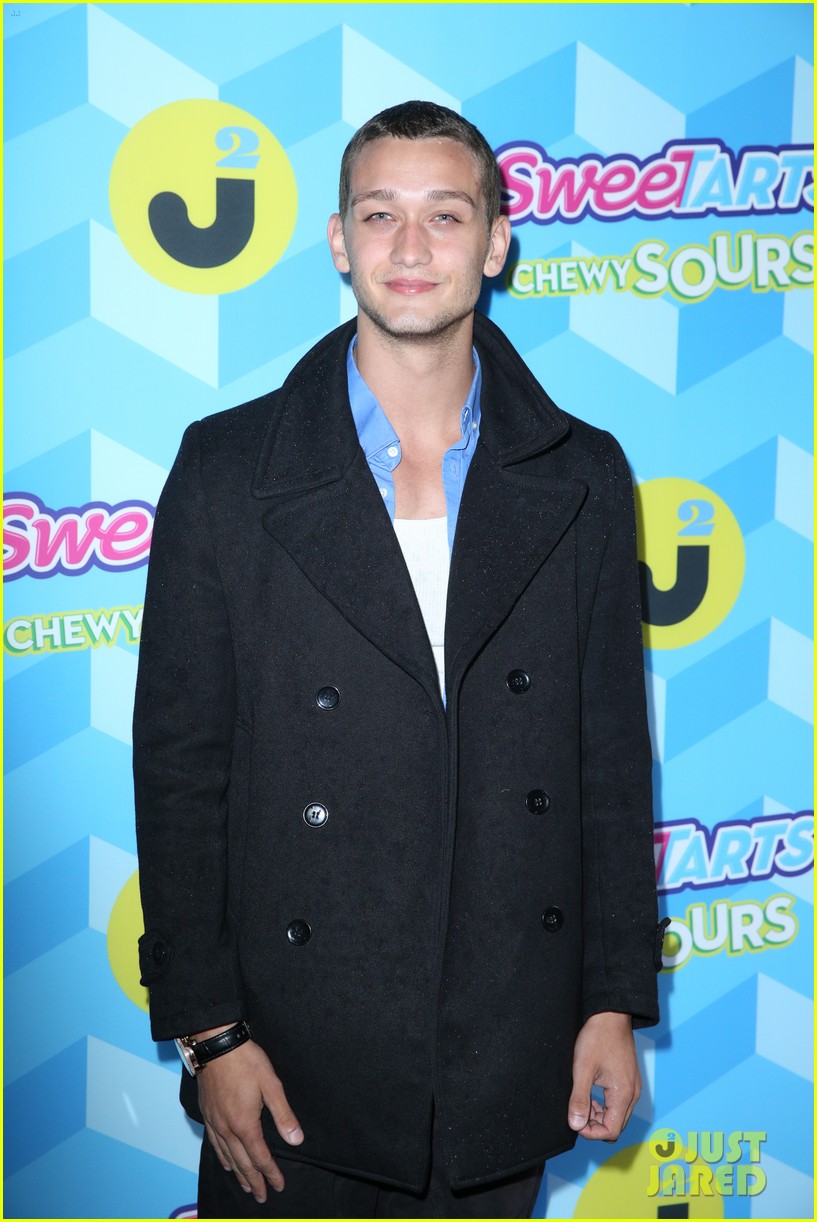 Bella Thorne & Gregg Sulkin Couple Up at Just Jared's Summer Bash ...