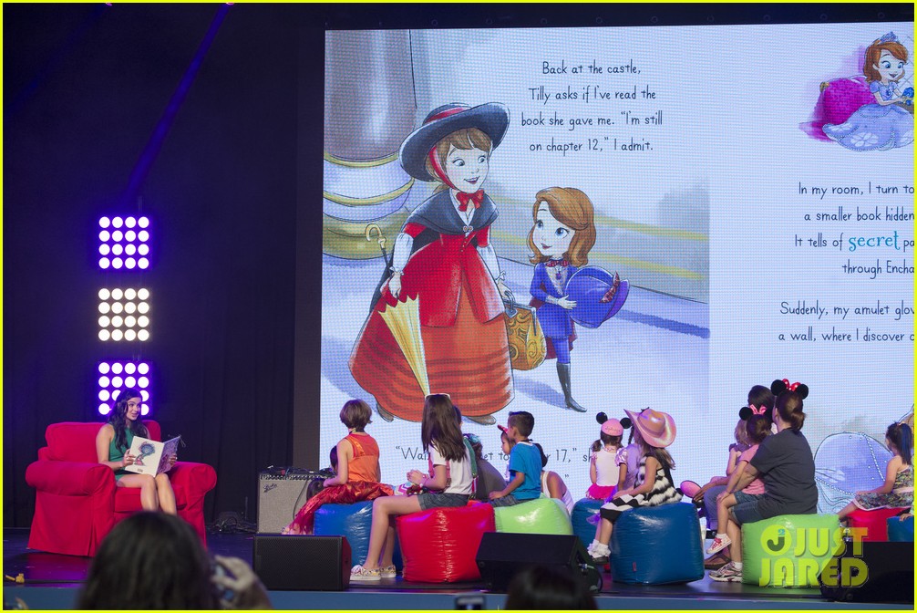 Ariel Winter Makes First Appearance Since Breast Reduction: Photo ...