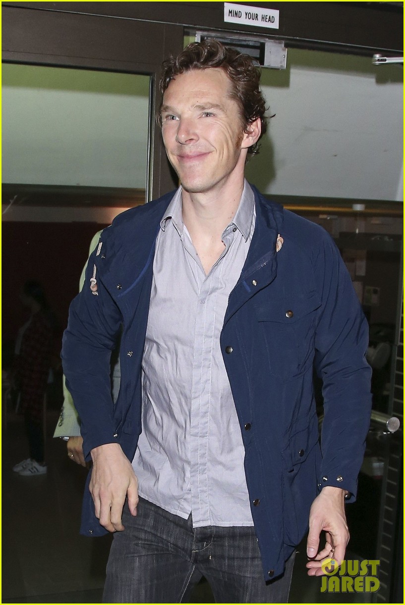Benedict Cumberbatch is Fan Friendly After 'Hamlet' Show: Photo 3437042 ...