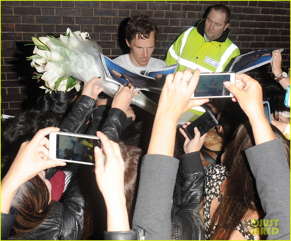 Benedict Cumberbatch Gets Mobbed by Fans After 'Hamlet': Photo 3447101 ...