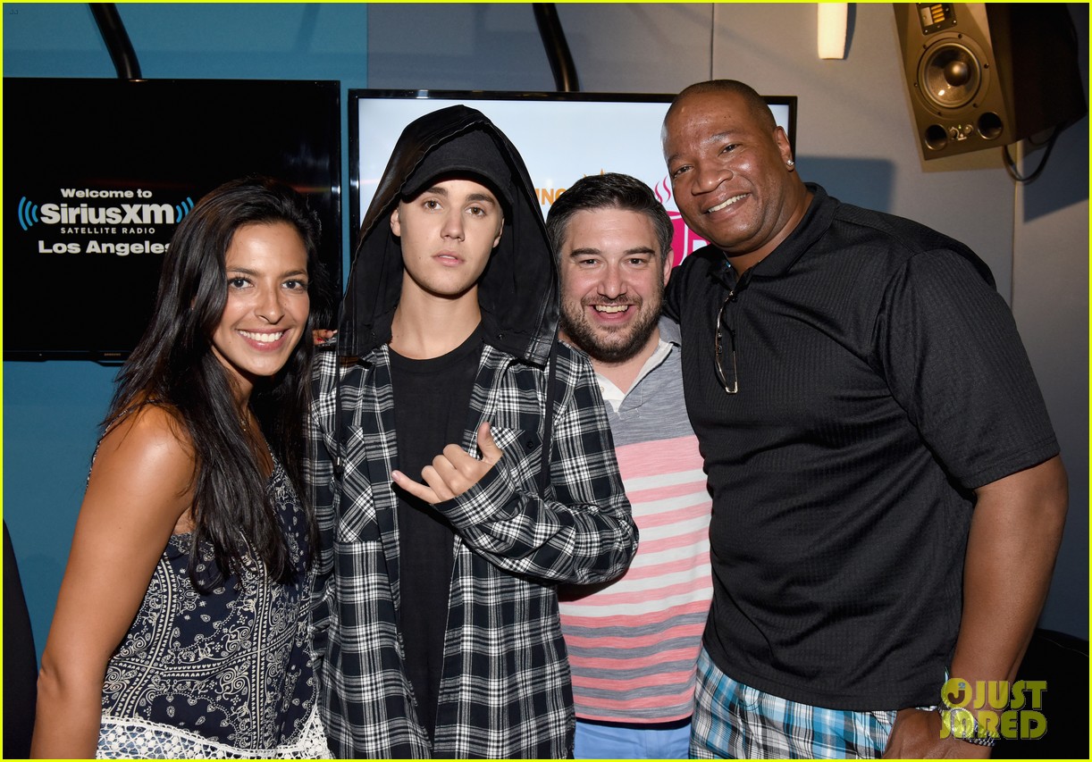 Justin Bieber Says He Has a Hard Time Trusting People: Photo 3446914 ...