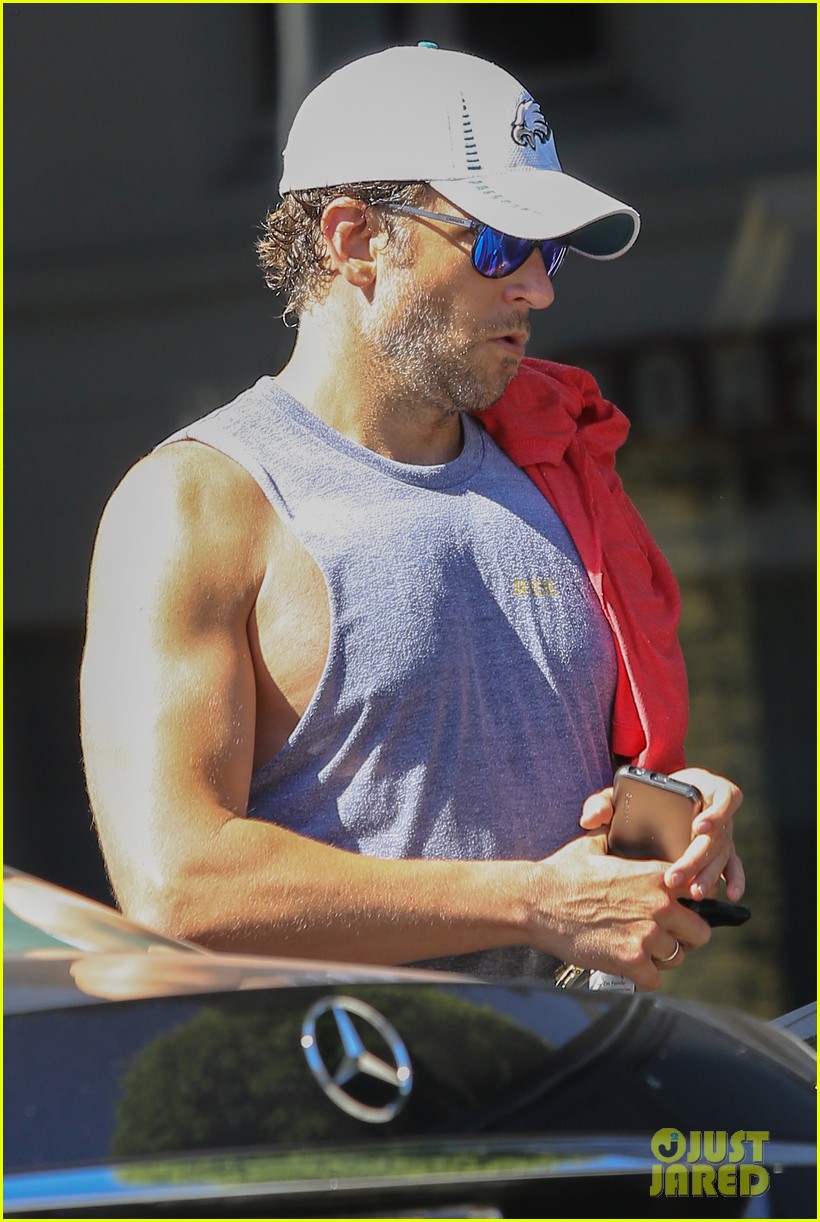 Bradley Cooper Looks Insanely Buff After His Workout!: Photo 3450119 ...