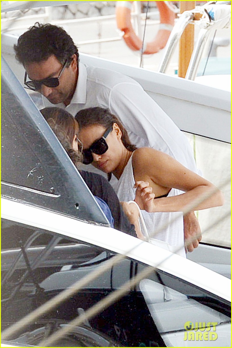 Photo Bradley Cooper Irina Shayk Pack Up After Another Capri Trip 04 photo-bradley-cooper-irina-shayk-pack-up-after-another-capri-trip-04
