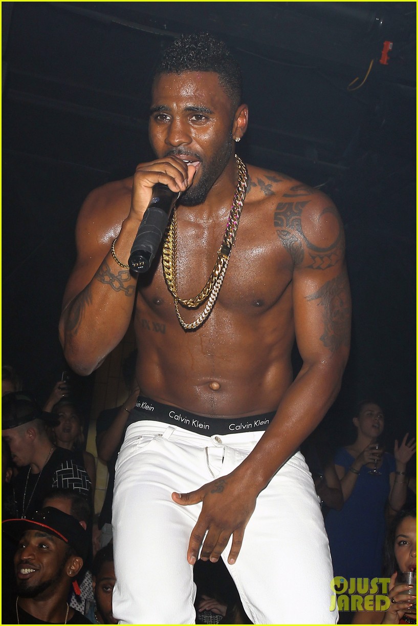 Jason Derulo Shows Off Six Pack At Argyle Concert in Hollywood: Photo ...