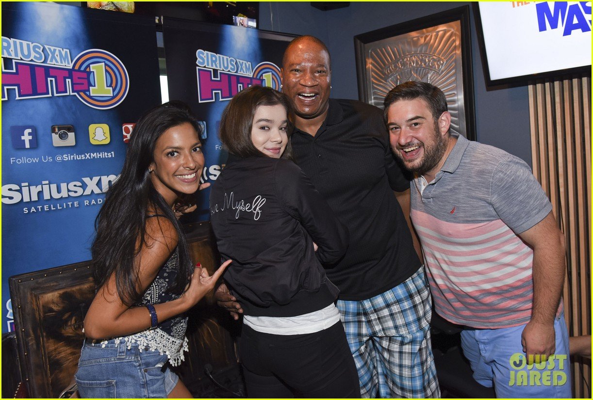 Hailee Steinfeld & Charlie Puth Get 'Sirius' Ahead of MTV VMAs: Photo ...