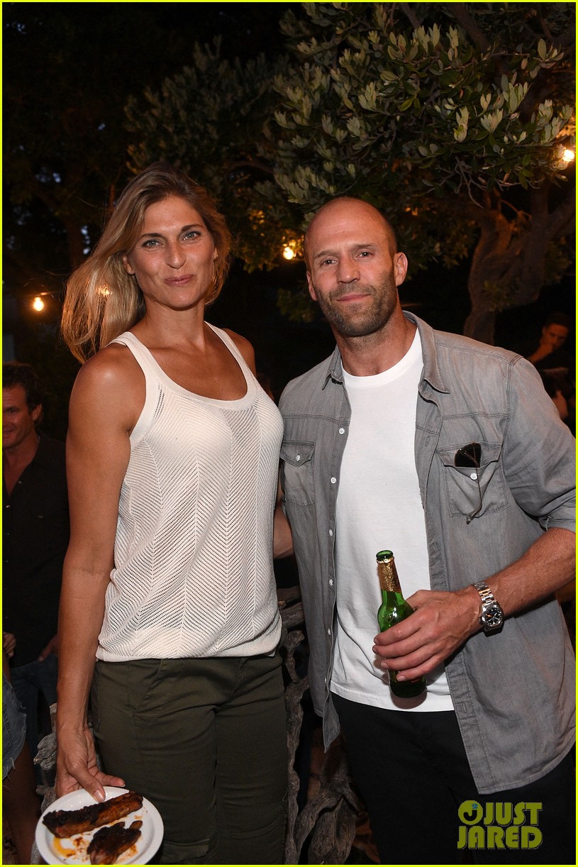Chris Hemsworth & Gerard Butler Enjoy a Malibu Party: Photo 3449791 ...