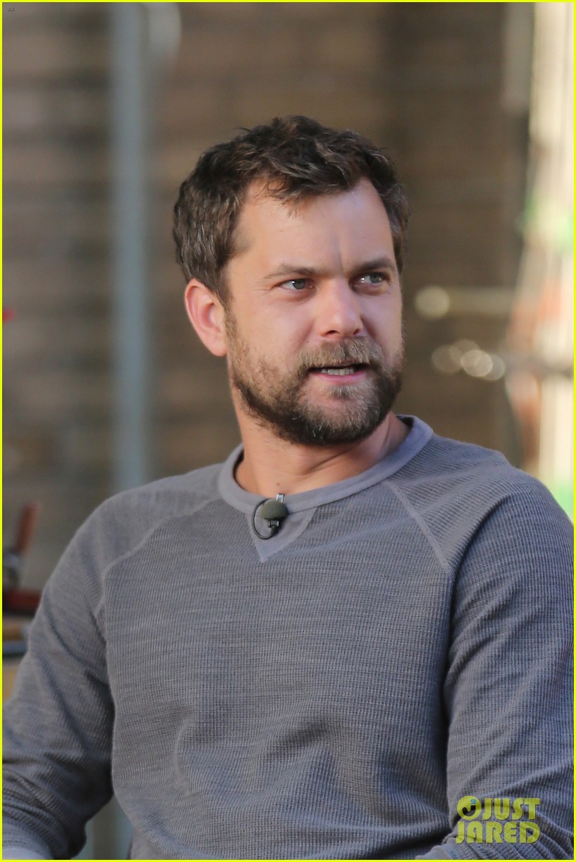 Joshua Jackson & The Cast Of 'The Affair' Stop By 'Extra': Photo ...
