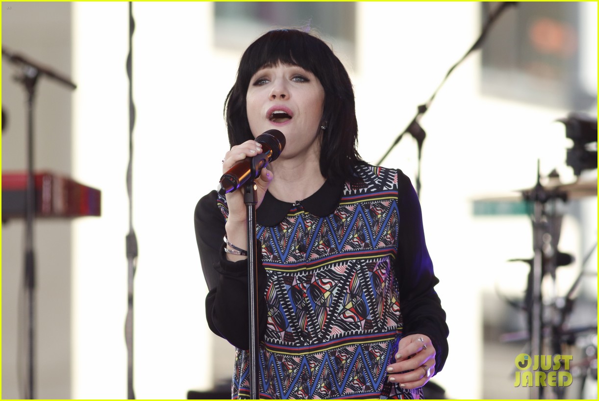 Carly Rae Jepsen Brings 'Emotion' To 'Today' - Watch Her Performances ...
