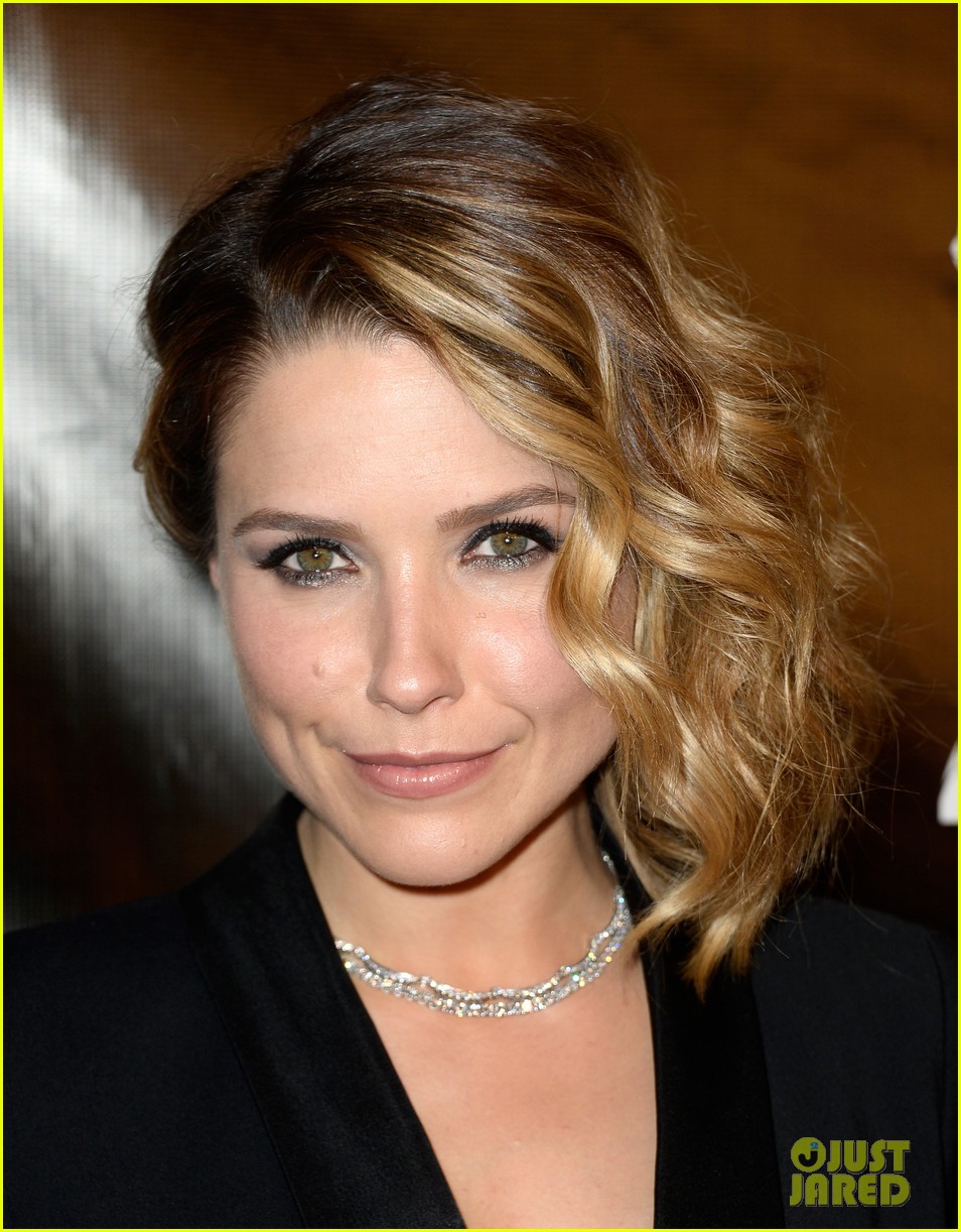 Dakota Johnson & Brie Larson Reunite at HFPA Event!: Photo 3438054 ...