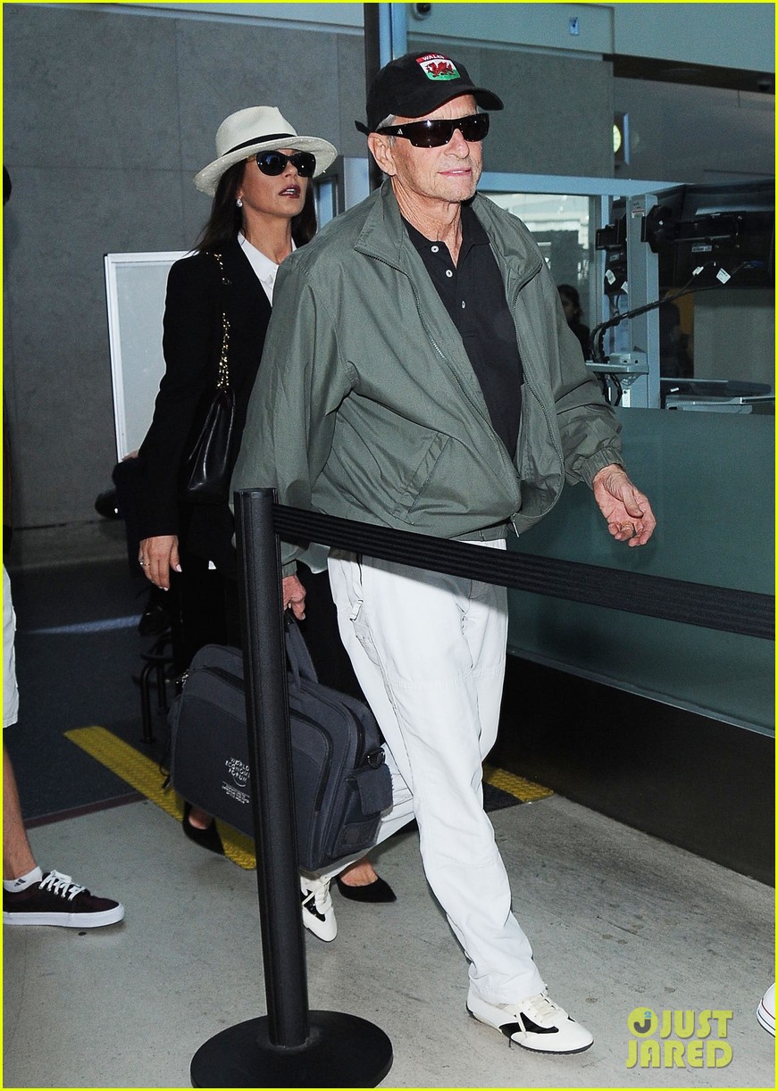 Catherine Zeta-Jones Is A Sexy Reporter in New 'Dad's Army' Trailer ...