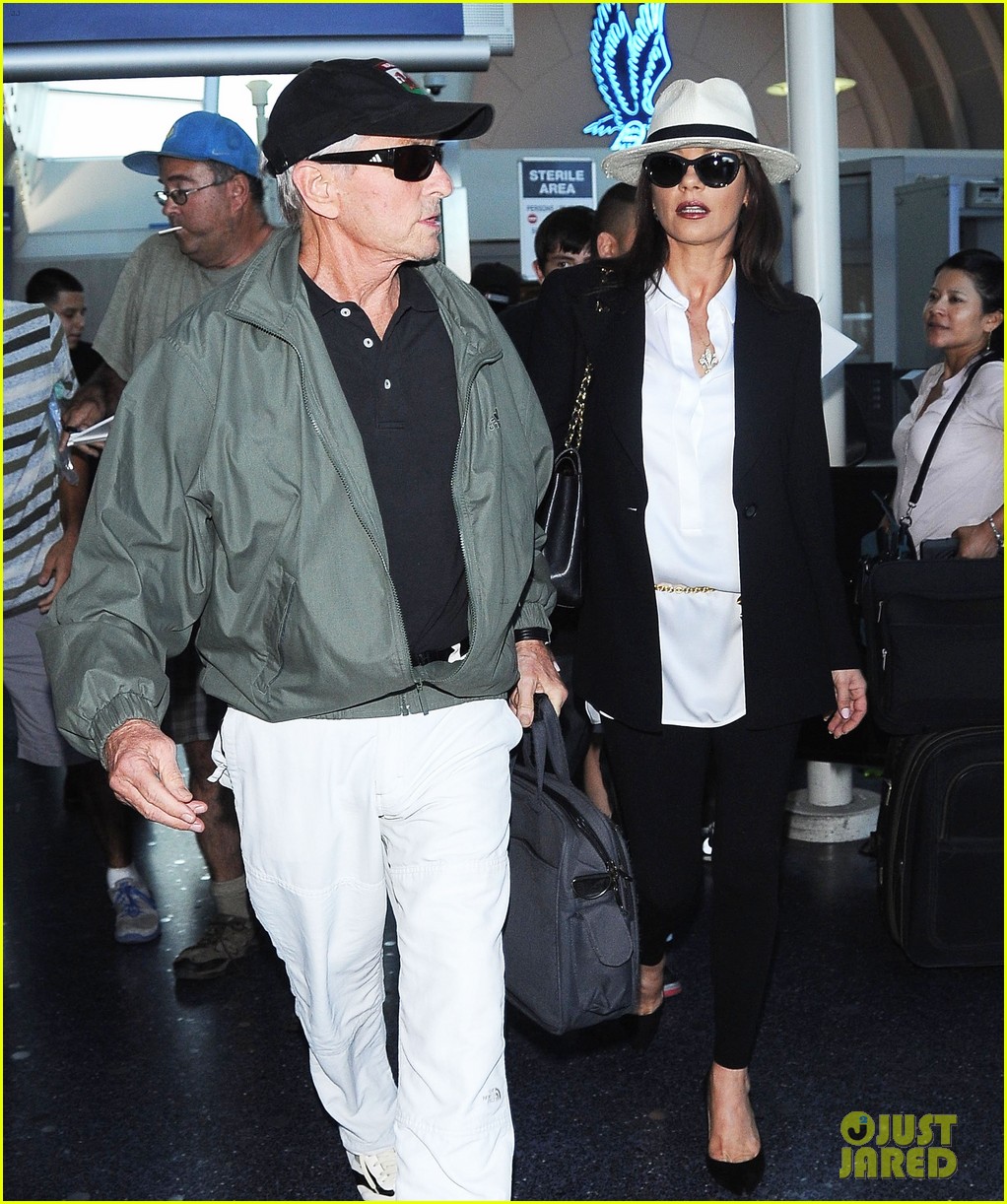 Catherine Zeta-Jones Is A Sexy Reporter in New 'Dad's Army' Trailer ...