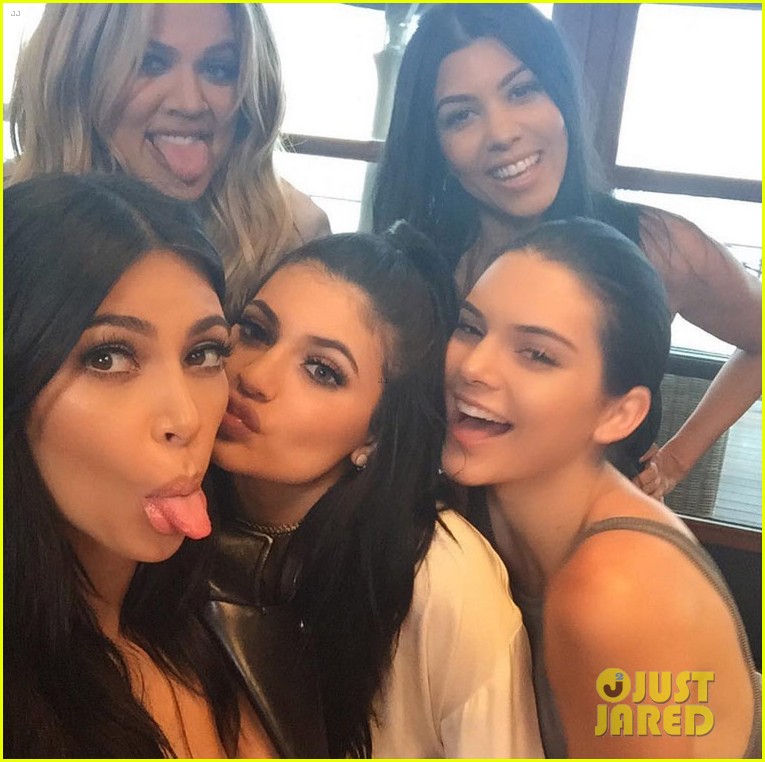 Caitlyn & Kris Jenner Reunite In Sweet Selfie From Kylie's Birthday Dinner: Photo 3433207 ...