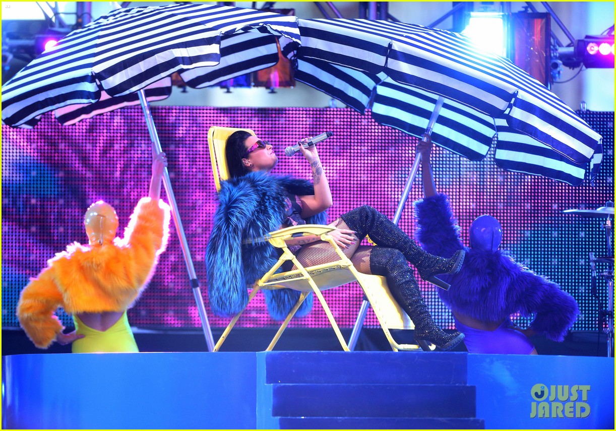 Demi Lovato & Iggy Azalea Perform at VMAs 2015! (Video): Photo 3449240 ...