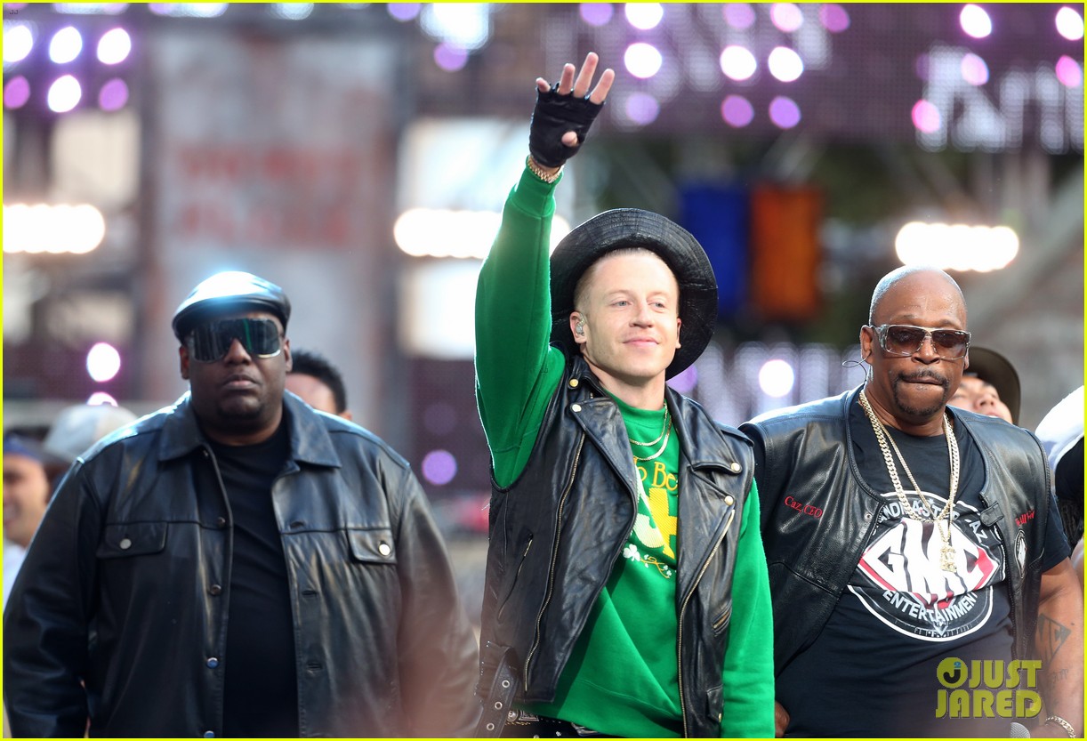 Macklemore & Ryan Lewis Bring New Single 'Downtown' to MTV VMAs 2015 ...
