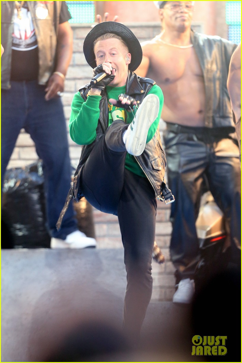 Macklemore & Ryan Lewis Bring New Single 'Downtown' to MTV VMAs 2015 ...