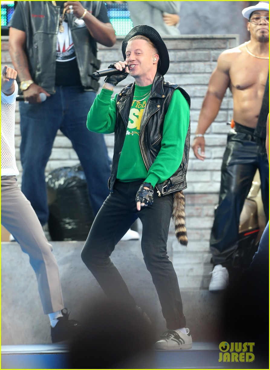 Macklemore & Ryan Lewis Bring New Single 'Downtown' to MTV VMAs 2015 ...