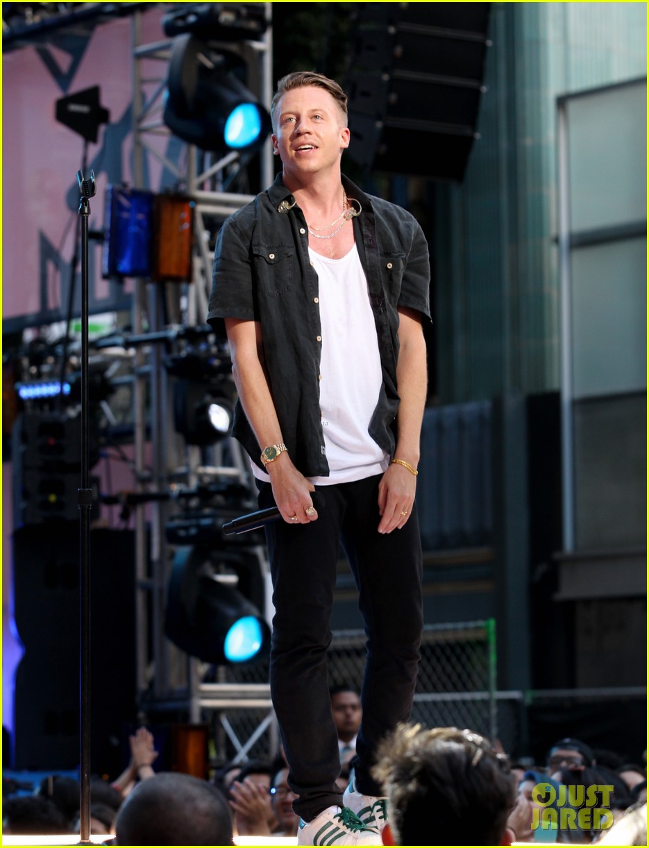 Macklemore & Ryan Lewis Bring New Single 'Downtown' to MTV VMAs 2015 ...