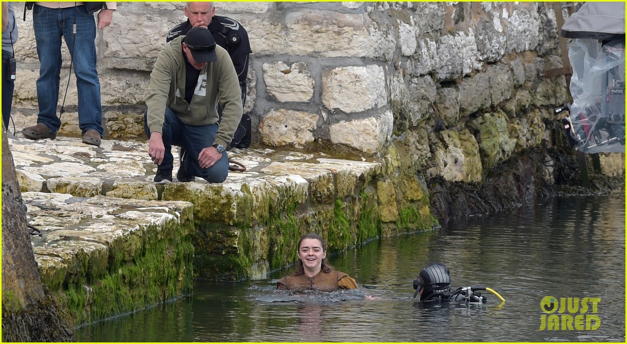 Maisie Williams Films In the Water for 'Game of Thrones' Season Six ...