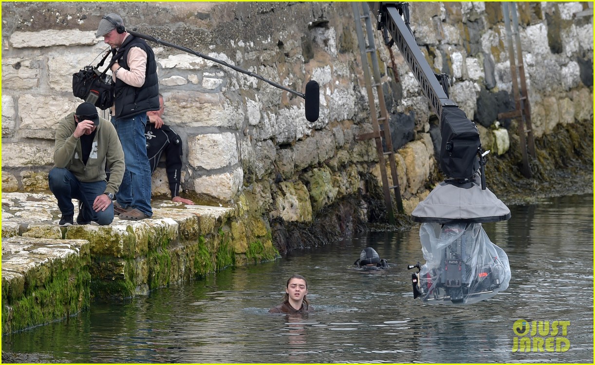 Maisie Williams Films In the Water for 'Game of Thrones' Season Six ...