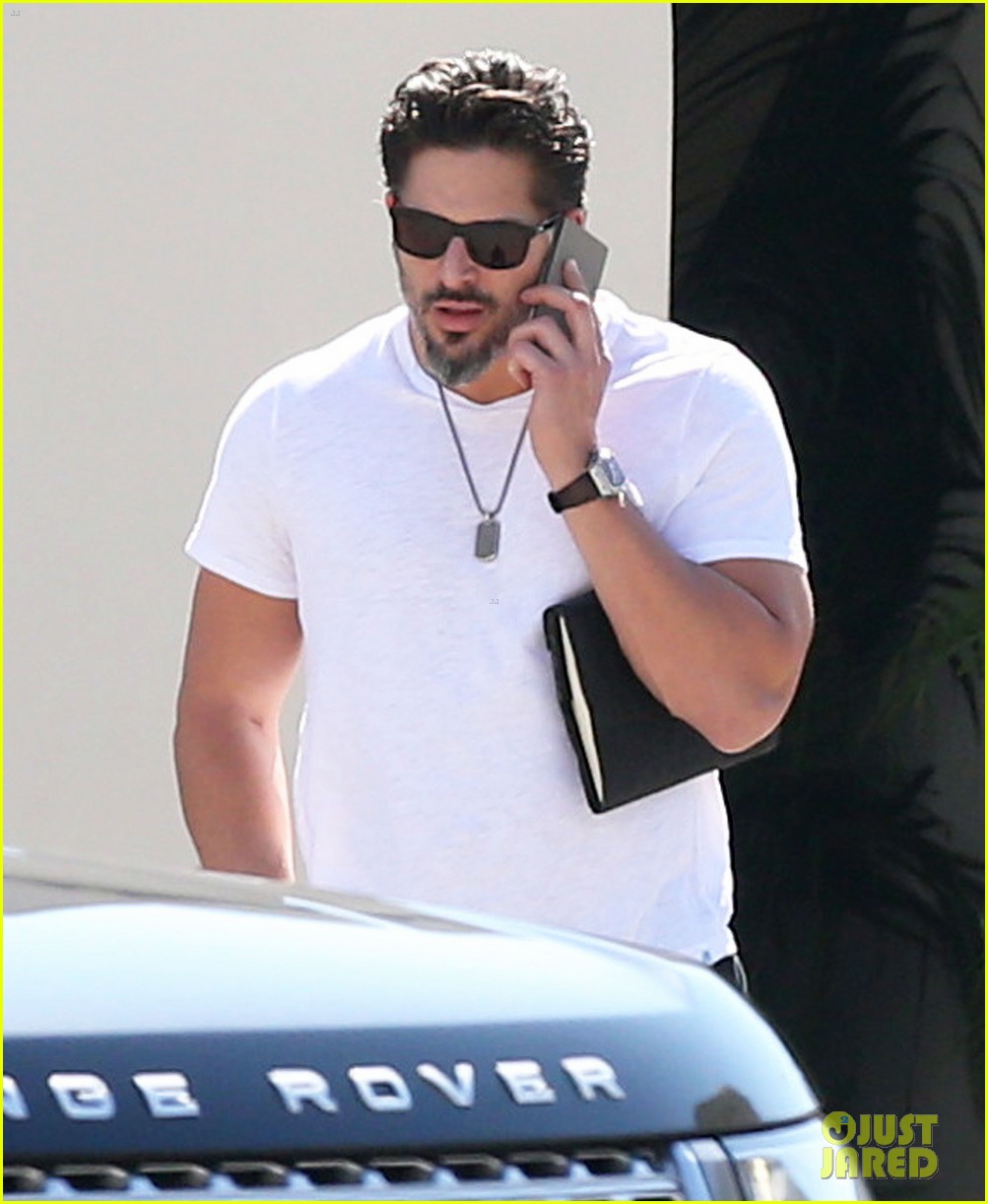 Joe Manganiello Flaunts His Abs for 'Muscle & Fitness' Cover: Photo ...