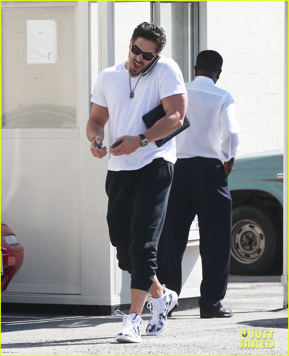 Joe Manganiello Flaunts His Abs for 'Muscle & Fitness' Cover: Photo ...