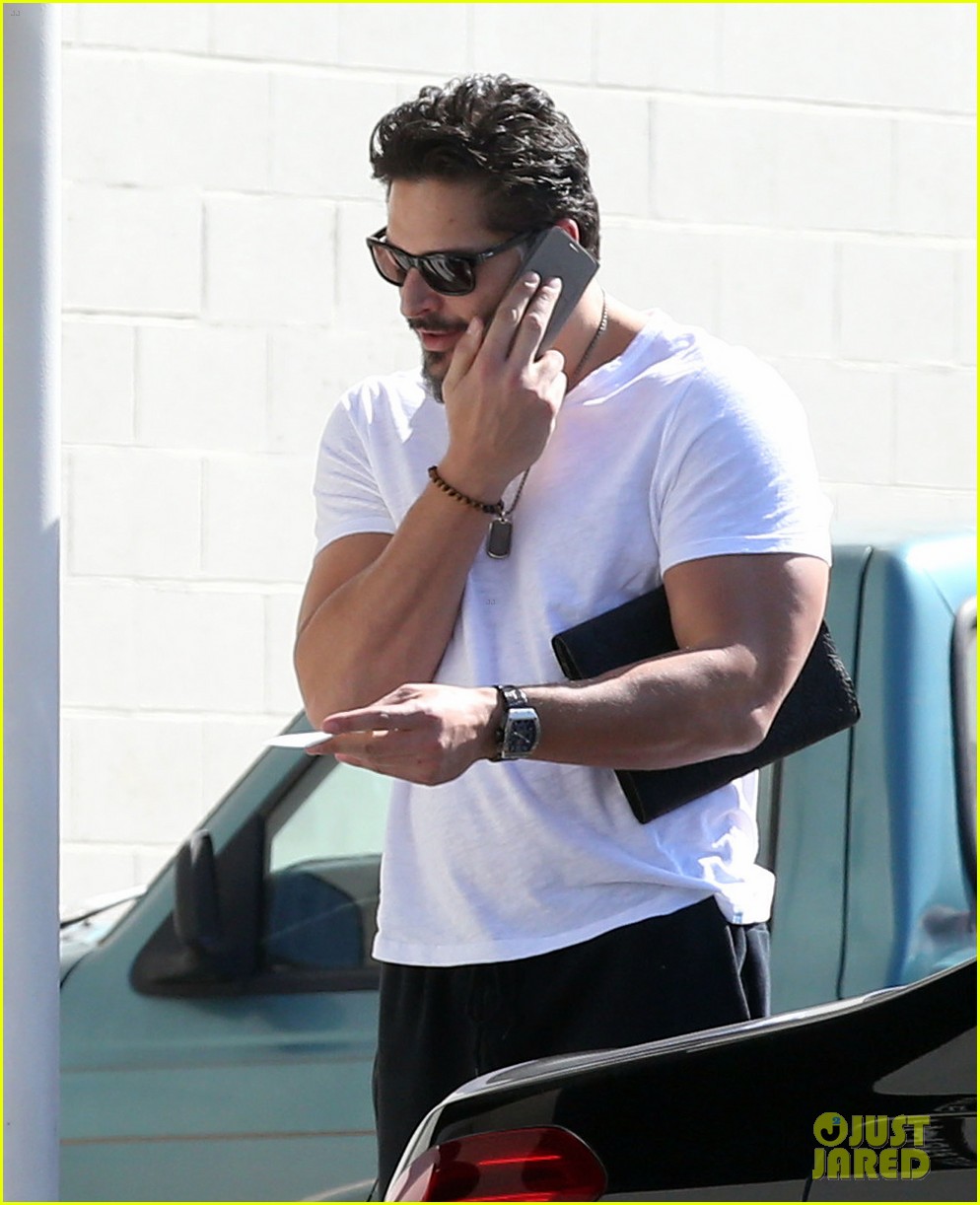 Joe Manganiello Flaunts His Abs for 'Muscle & Fitness' Cover: Photo ...