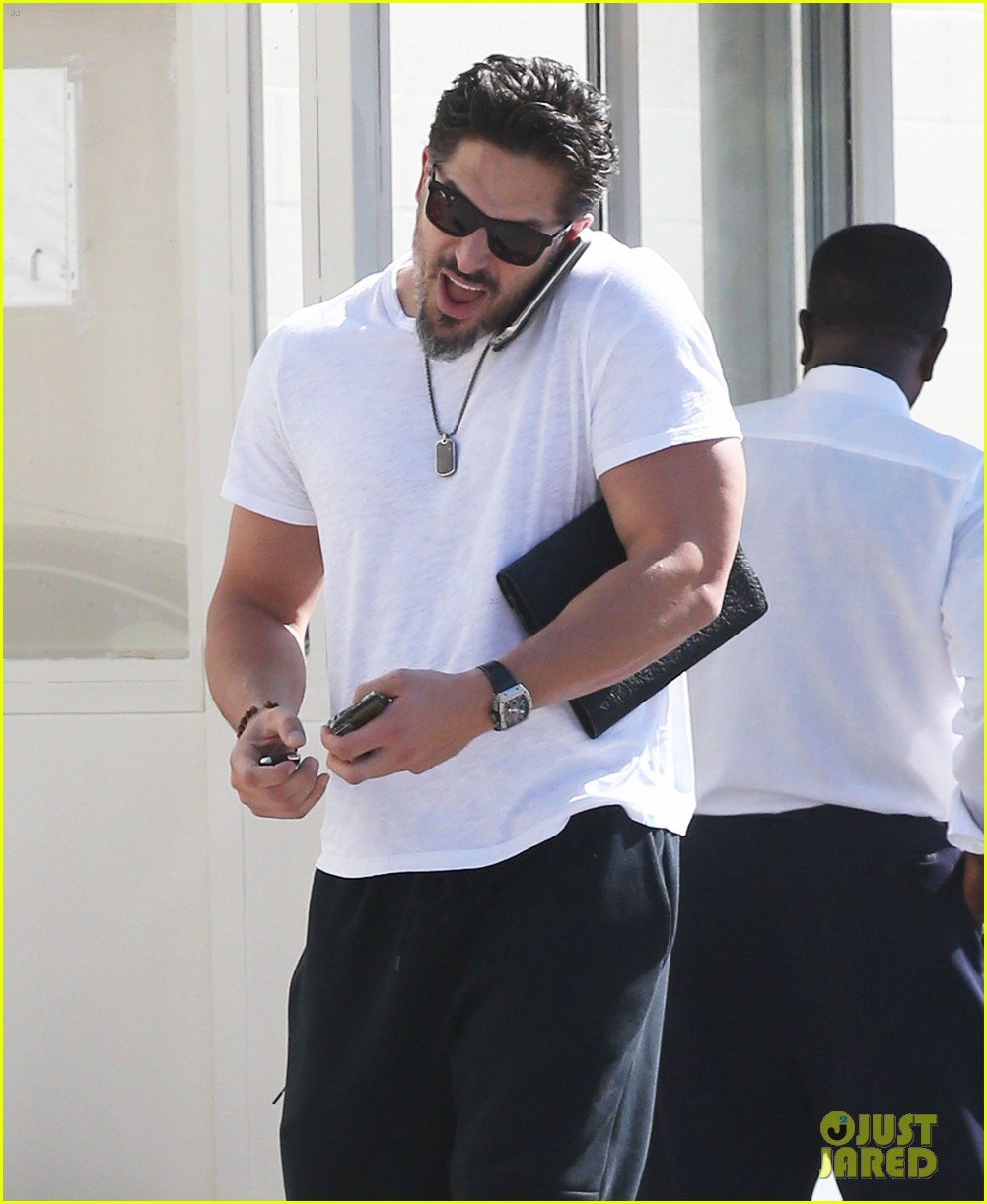 Joe Manganiello Flaunts His Abs for 'Muscle & Fitness' Cover: Photo ...