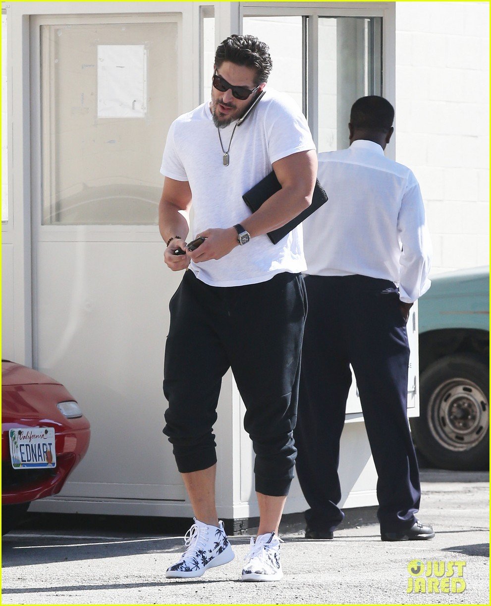 Joe Manganiello Flaunts His Abs for 'Muscle & Fitness' Cover: Photo ...