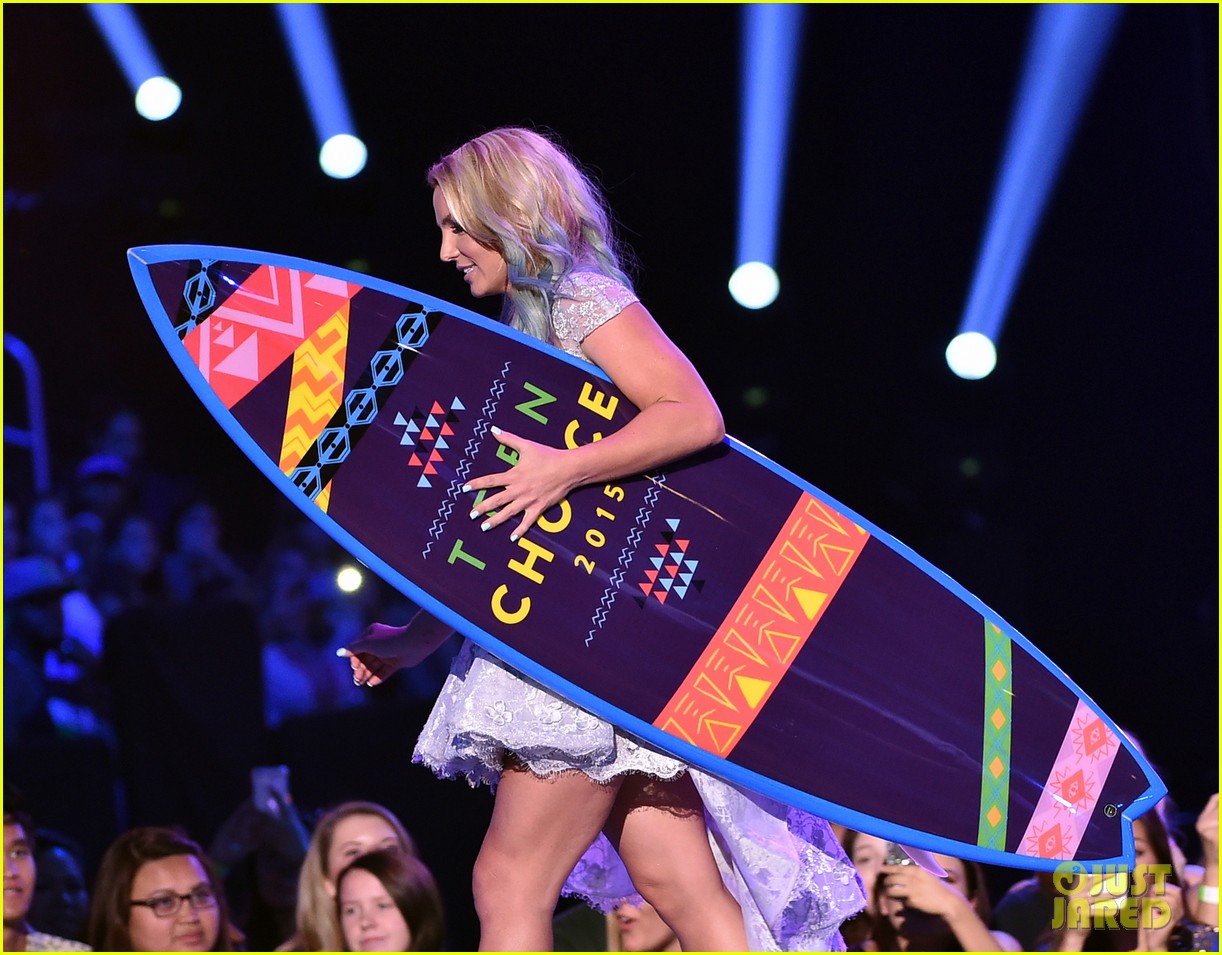 Britney Spears Stuns with Rainbow Hair at Teen Choice 2015: Photo ...