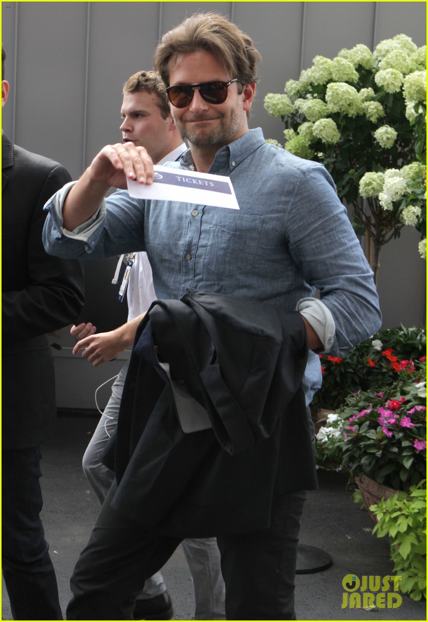 Gerard Butler & Novak Djokovic Scream 'This Is Sparta' At U.S. Open ...