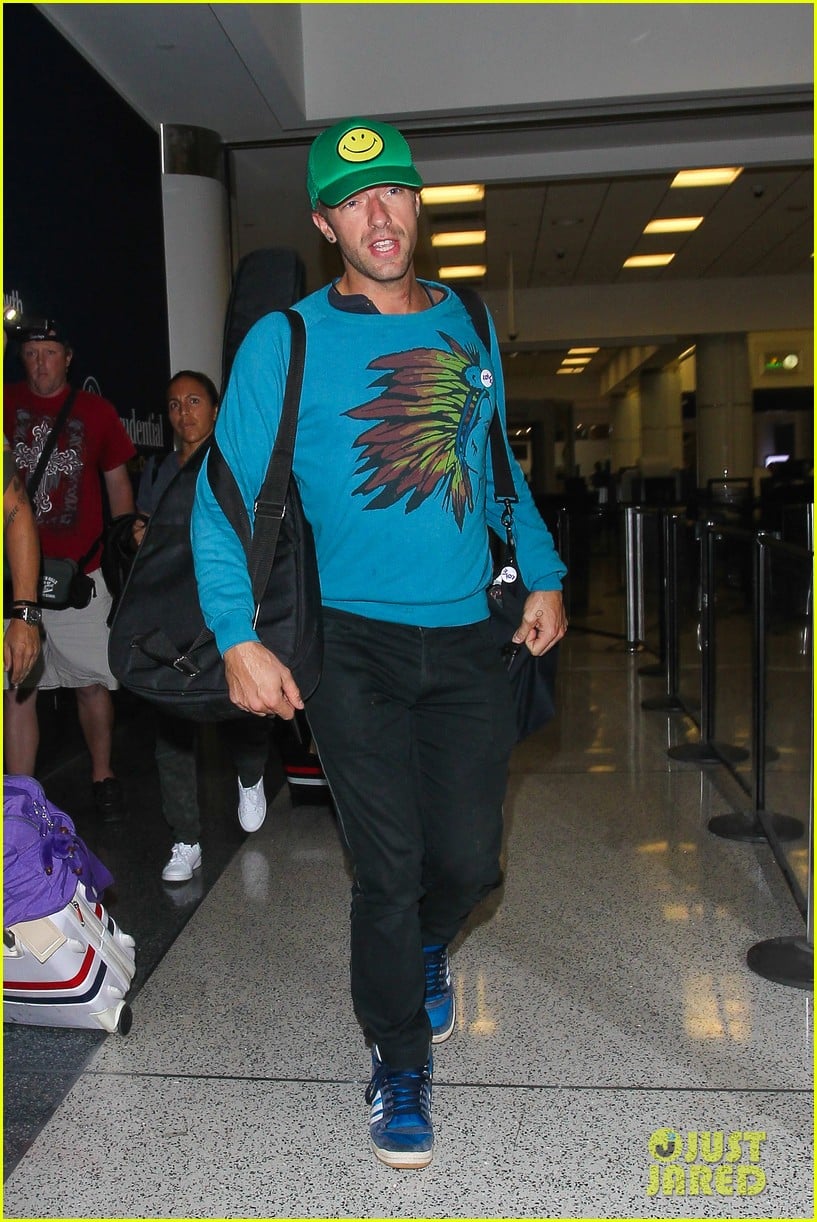 Chris Martin Jets to Los Angeles After Global Citizen Fest: Photo ...