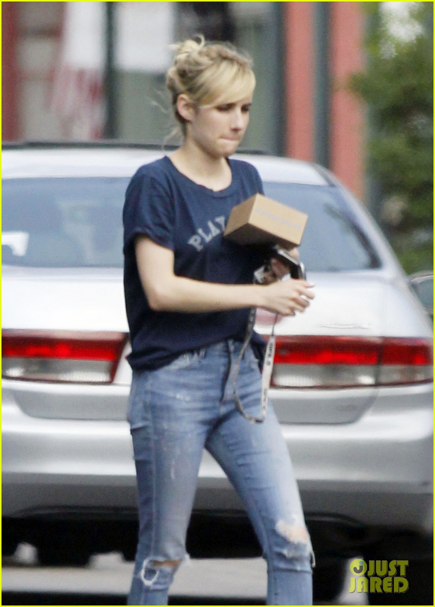 Emma Roberts & 'Scream Queens' Cast Tease Who's Behind The Devil Mask ...