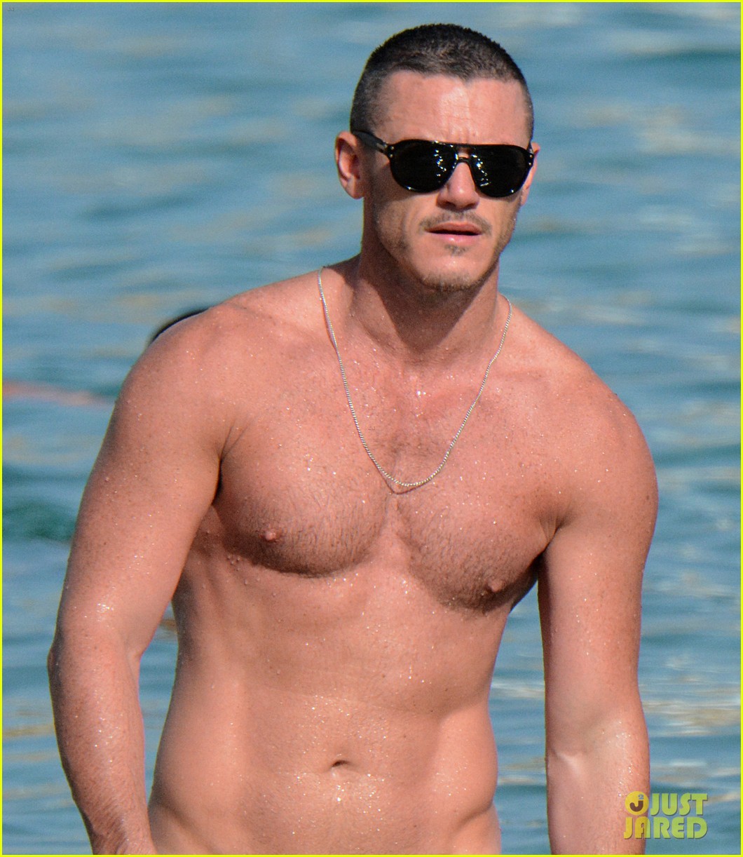 Luke Evans' Speedo Leaves Nothing to the Imagination: Photo 3455086 ...