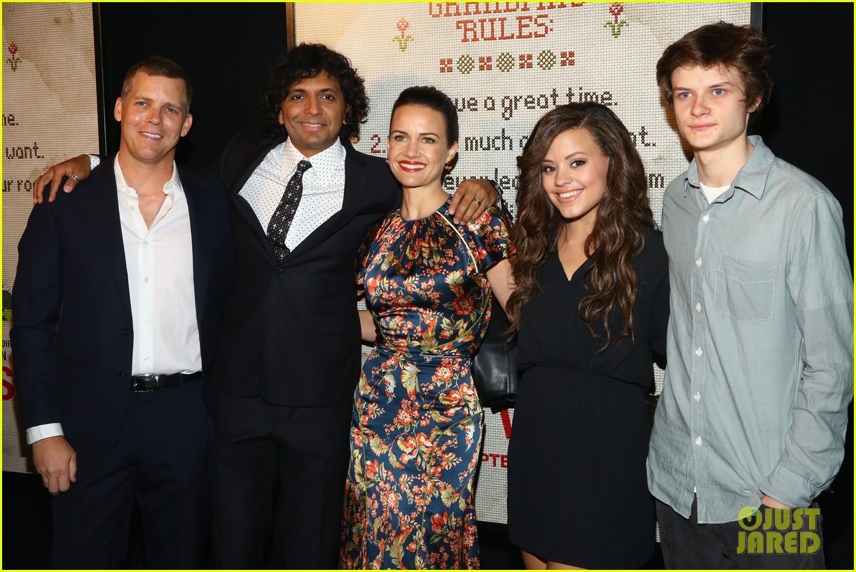 Carla Gugino Supports Kathryn Hahn & M. Night Shyamalan at 'The Visit ...