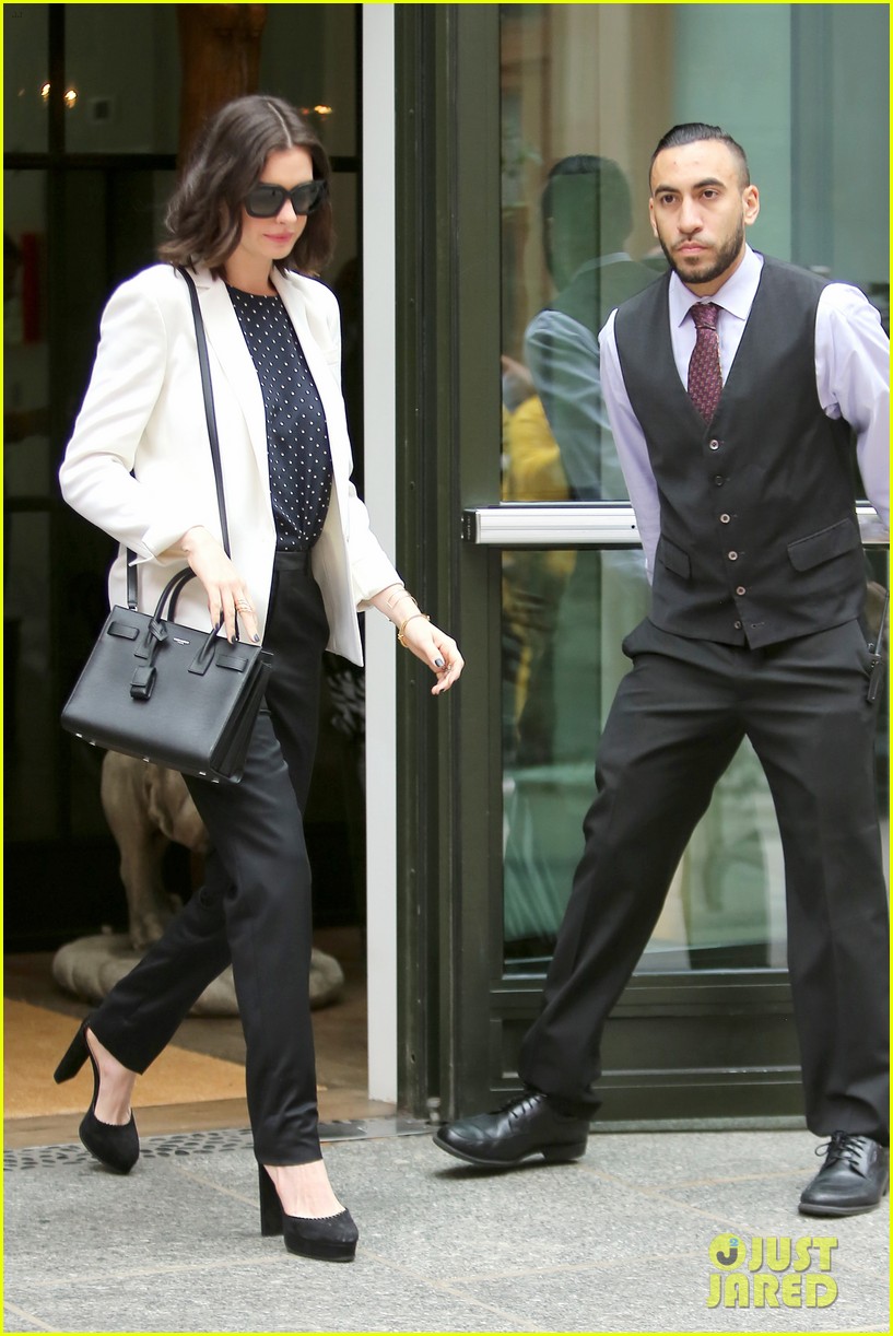 Anne Hathaway Was Actually an Intern After Becoming Famous: Photo ...