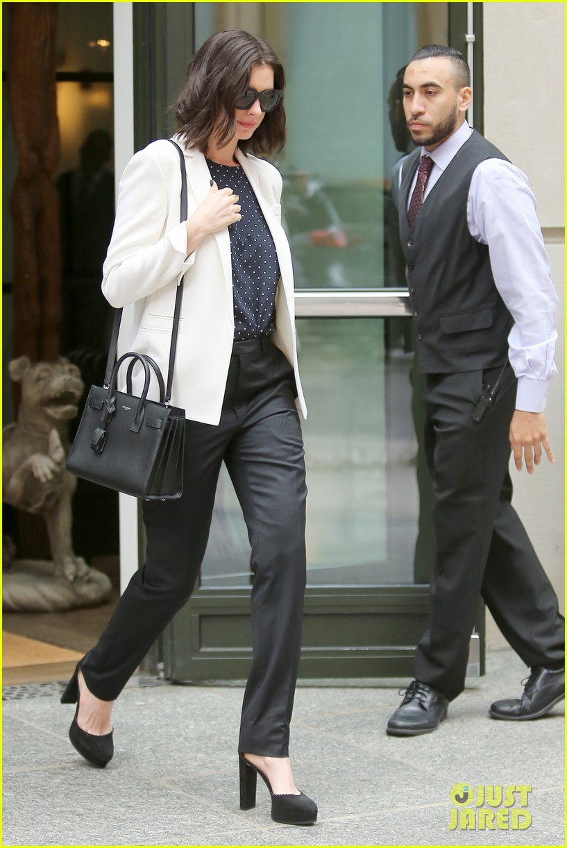 Anne Hathaway Was Actually an Intern After Becoming Famous: Photo ...