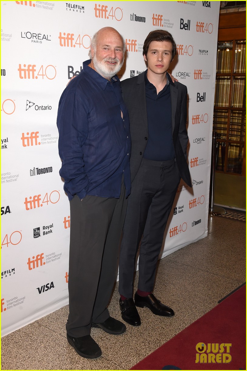 Johnny Depp & Amber Heard Pack on the PDA at 'Black Mass' Premiere ...