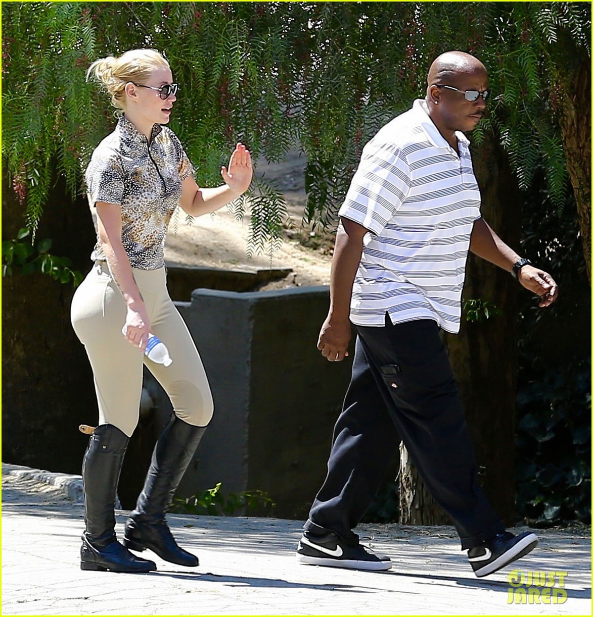 Iggy Azalea Shows Off Her Killer Abs in Post-Workout Selfie: Photo ...