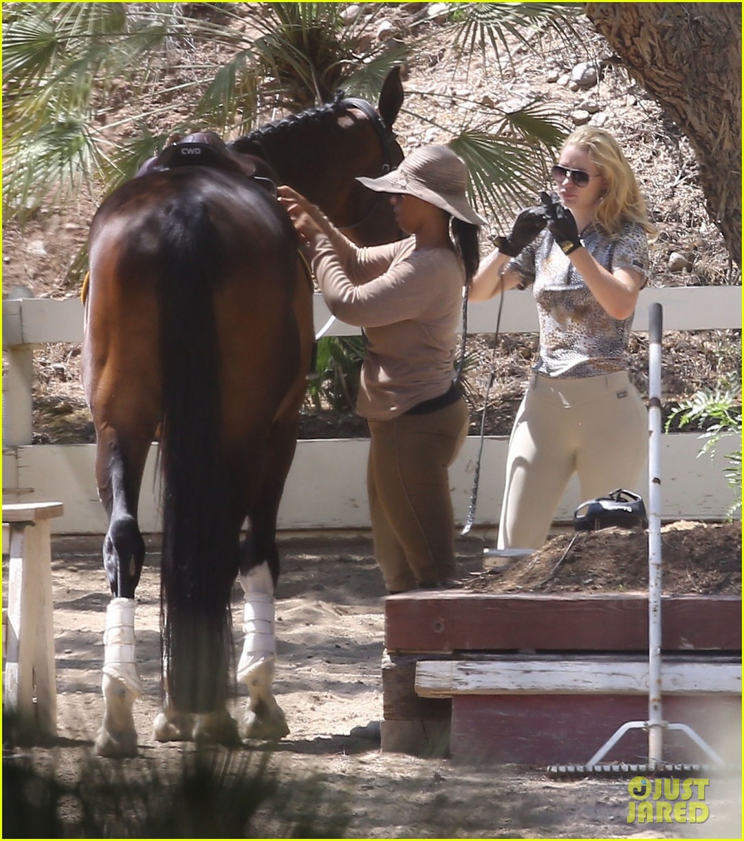 Iggy Azalea Shows Off Her Killer Abs in Post-Workout Selfie: Photo ...