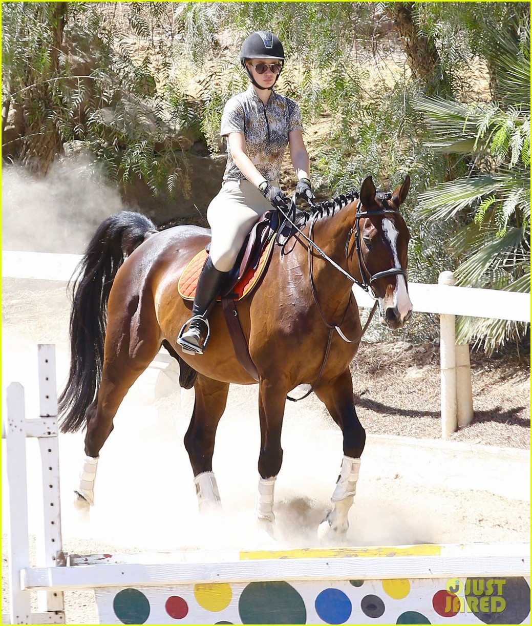 Iggy Azalea Shows Off Her Killer Abs in Post-Workout Selfie: Photo ...