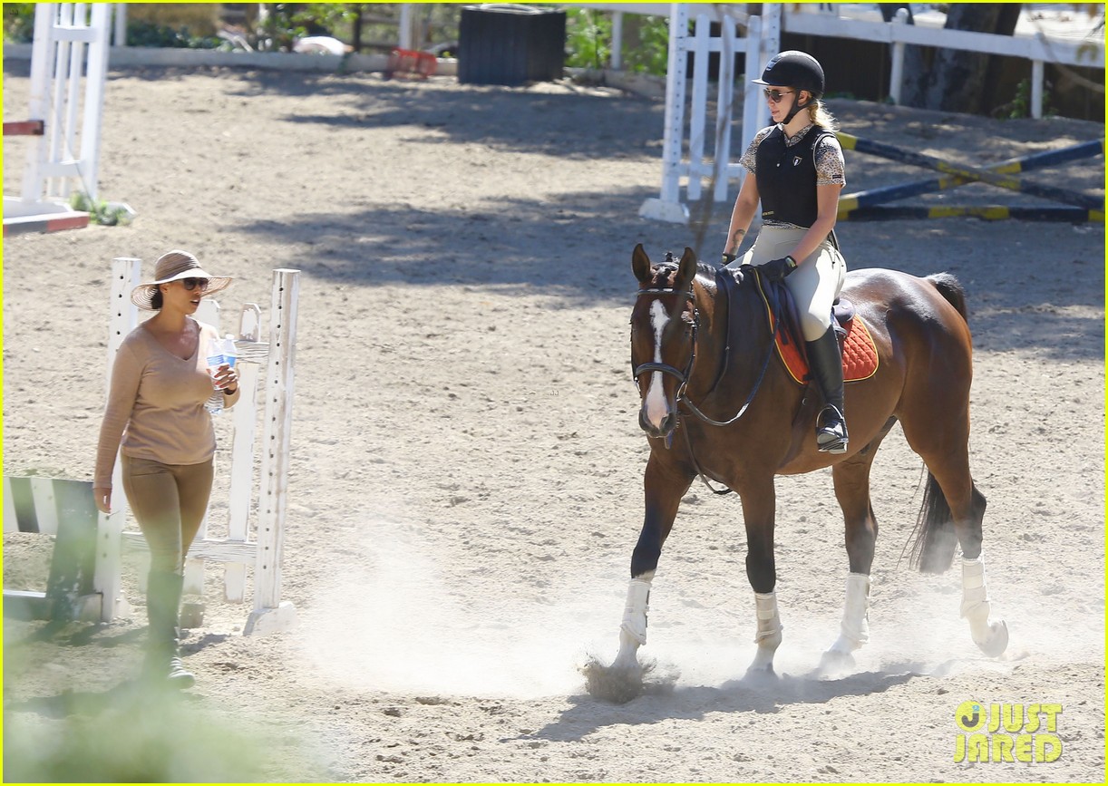 Iggy Azalea Shows Off Her Killer Abs in Post-Workout Selfie: Photo ...