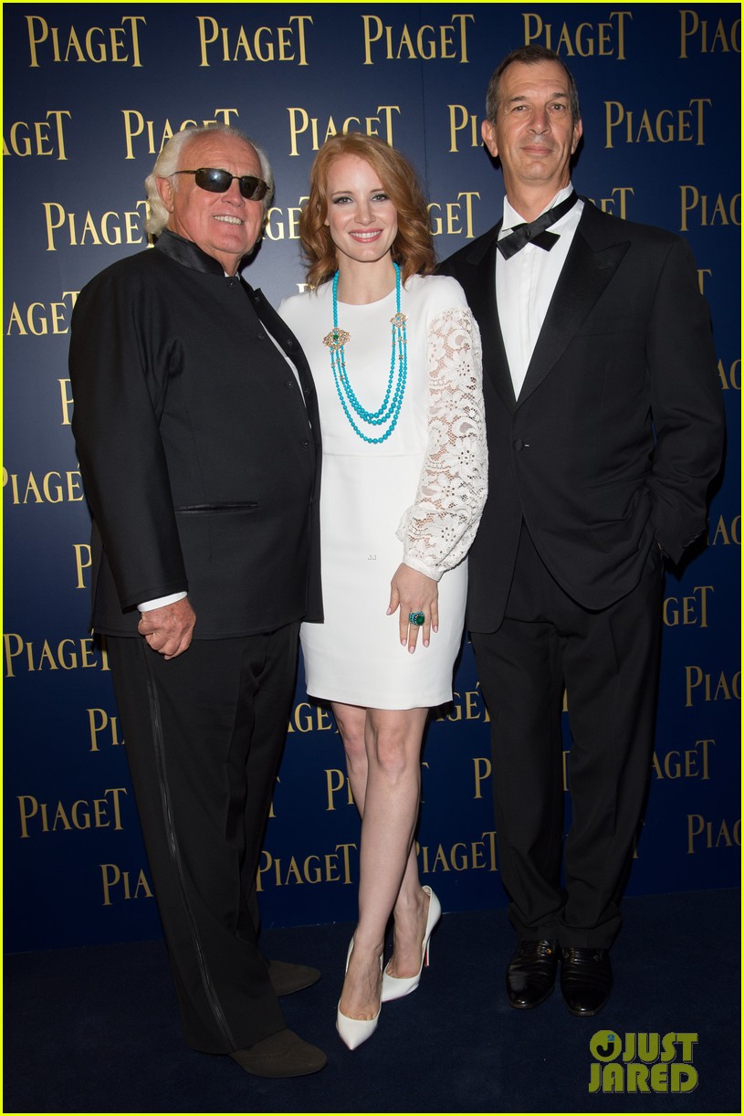 Jessica Chastain Gushes Over Chris Hemsworth: 'He's a Greek God ...