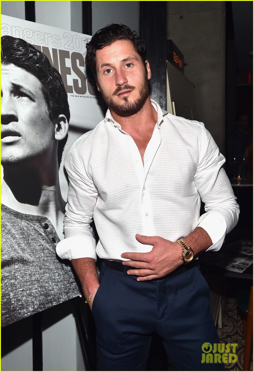 Miles Teller Gets Kiss From Keleigh Sperry At Men's Fitness' Game ...