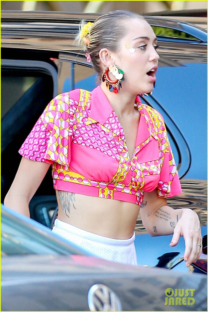 Miley Cyrus Debuts New Song 'Hands of Love' in 'Freeheld' Trailer ...